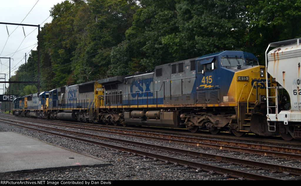 CSX AC44CW 415 is the fourth unit on Q418-02